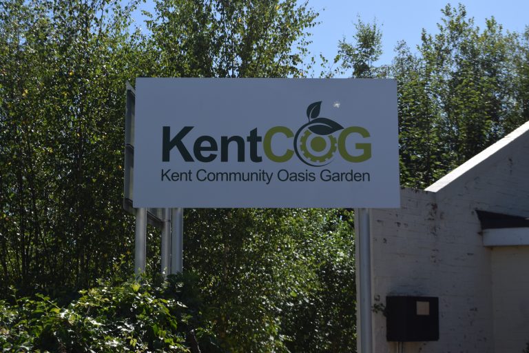 Entrance sign – Welcome to the Kent Community Oasis Garden